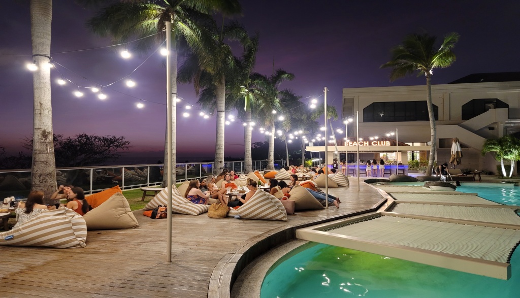 사이판 코랄 오션 리조트 비치 클럽 무제한 칵테일 풀 파티 와그 Waug