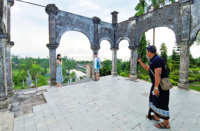 WAUG Originals Pink Bali Instagram Tour